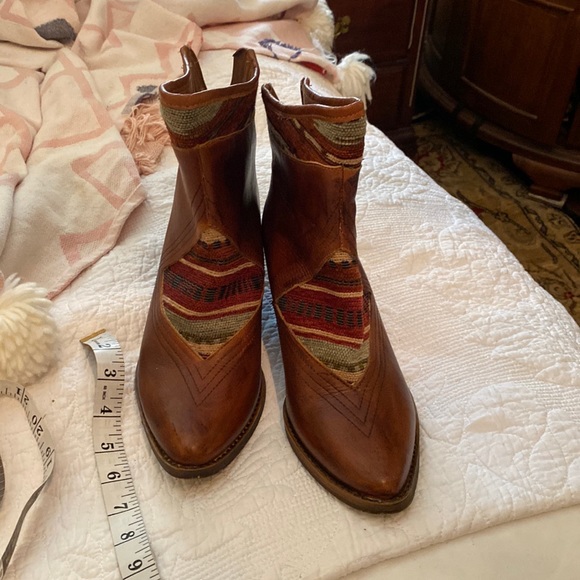 Sbicca | Shoes | Sbicca Brand Leather And Fabric Looks Like Taperesty ...